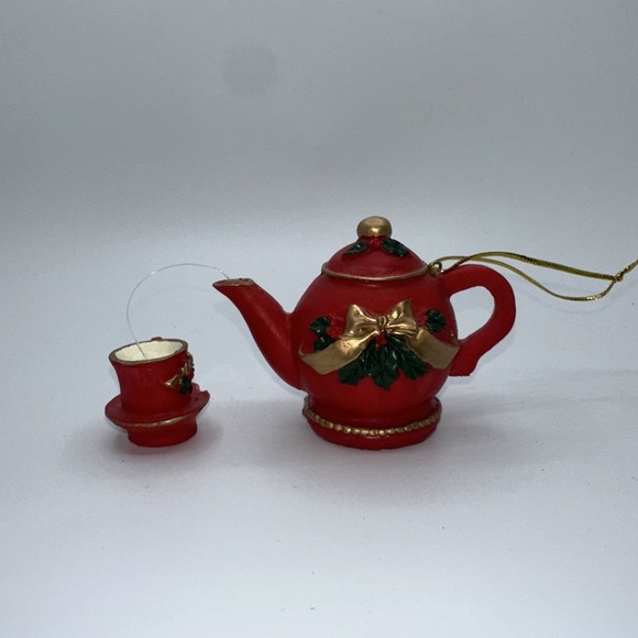 The Unbranded Brand | Holiday | Vintage Resin Teapot With Hanging ...